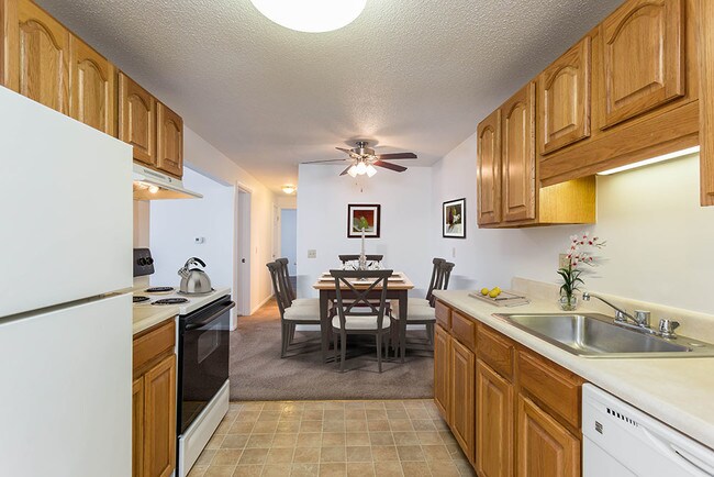 Perinton Manor Apartment Homes - Apartments in Fairport, NY ...