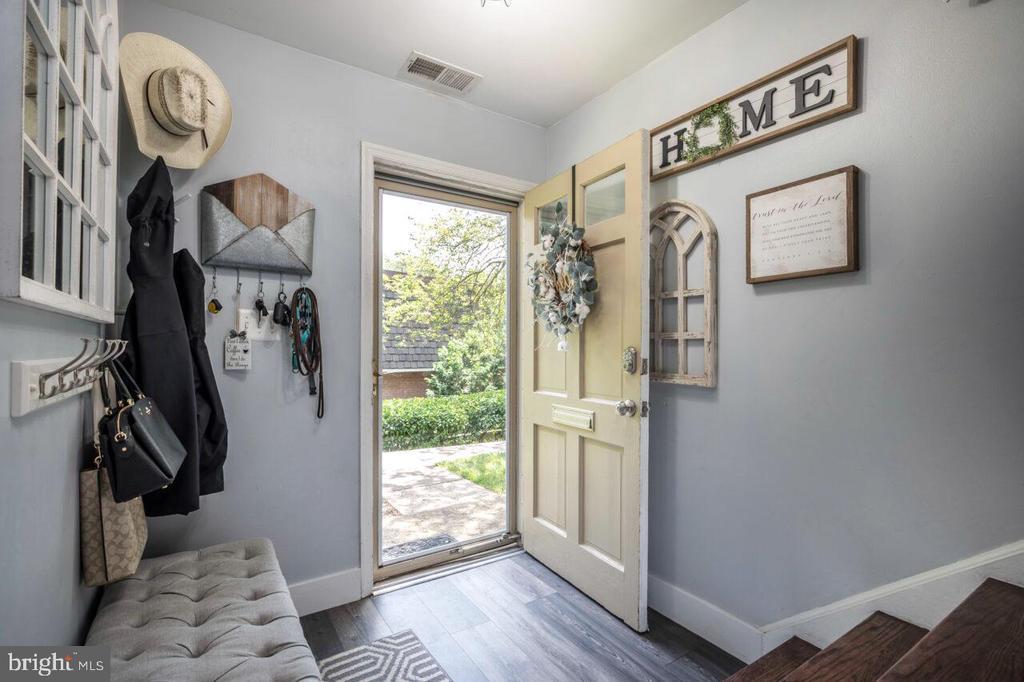 8147 Kingsway Ct, Springfield, VA 22152 - Townhome Rentals in ...