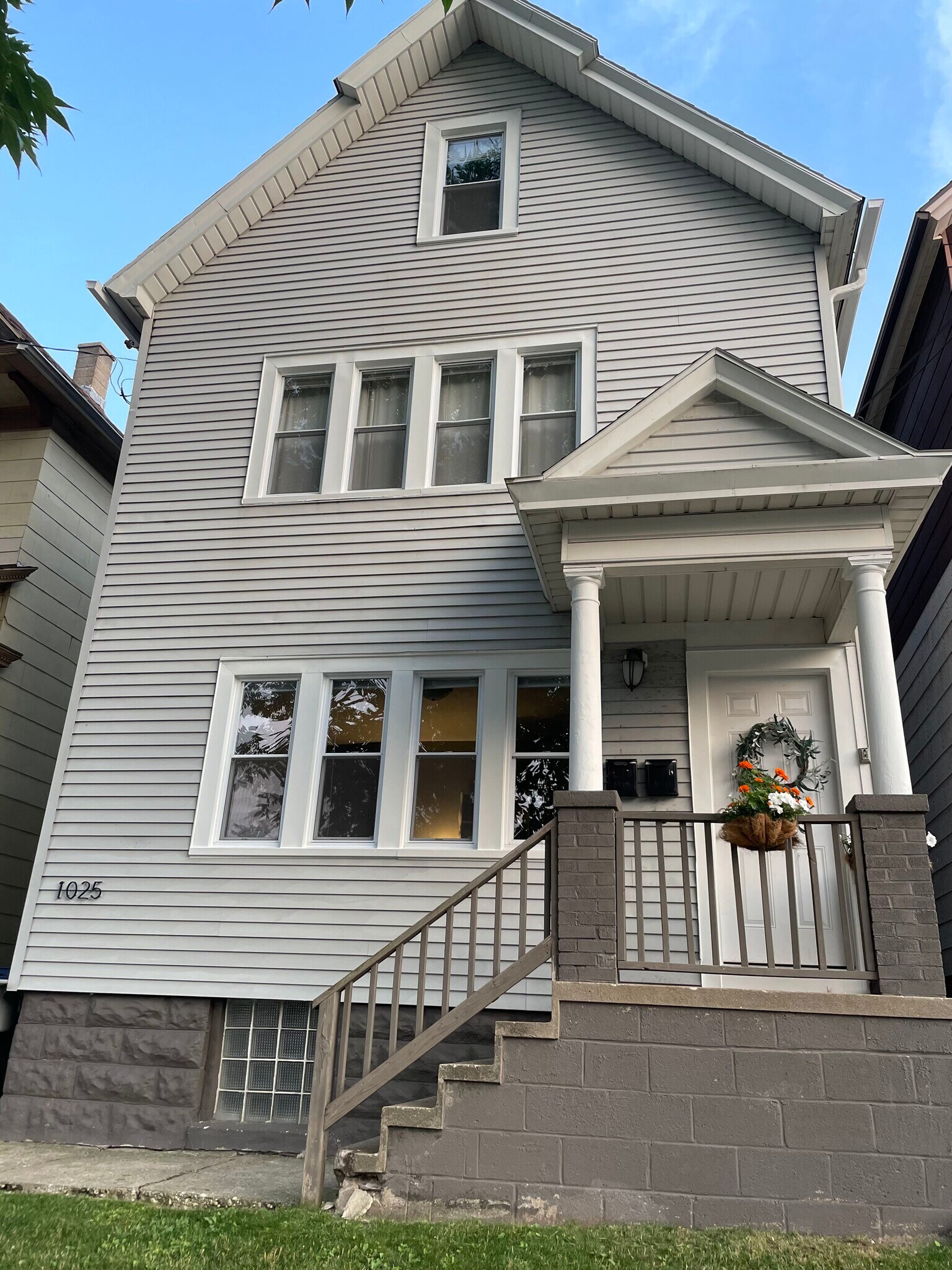 1025 E Hamilton St, Milwaukee, WI 53202 - Townhome Rentals in Milwaukee ...