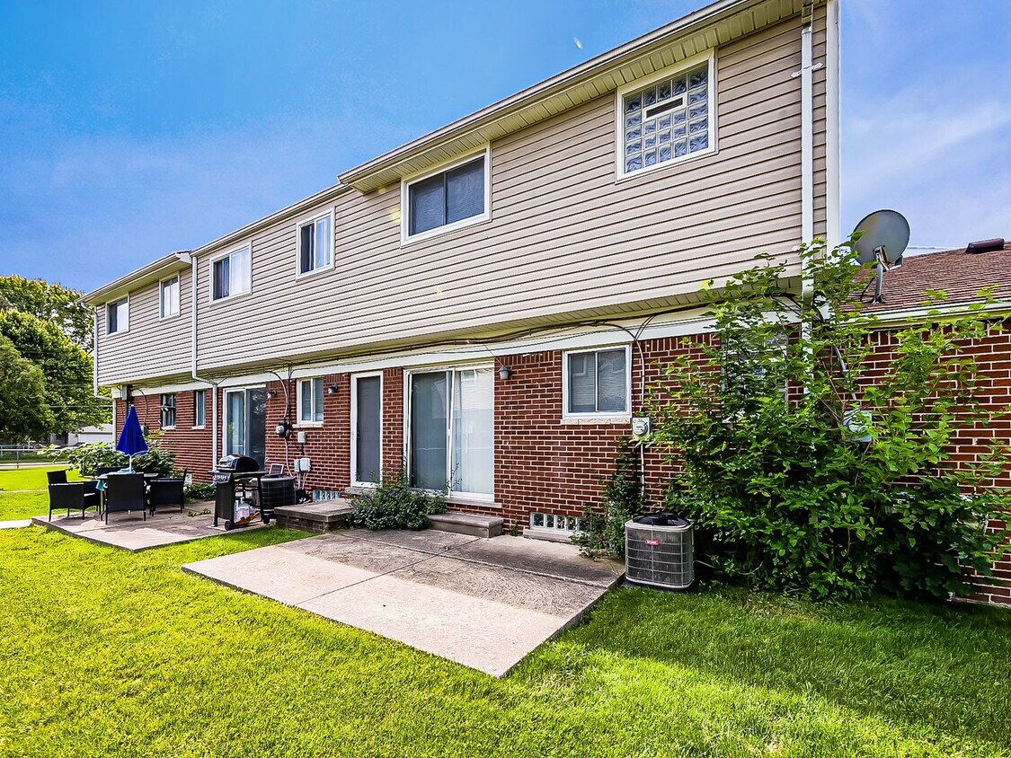 27614 Evelyn Ct, Warren, MI 48093 - House Rental in Warren, MI ...