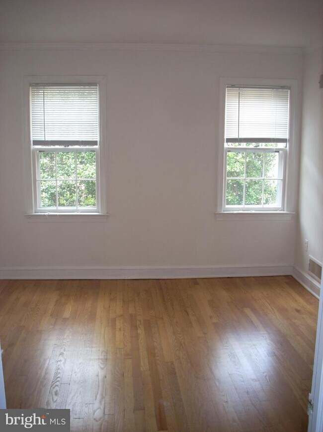 2413 I St NW, Washington, DC 20037 - Townhome Rentals in Washington DC ...