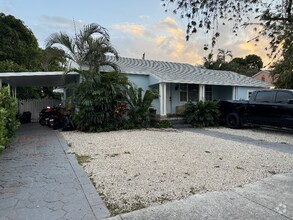 South Grapeland Heights Apartments for Rent with a Garage - Miami, FL ...