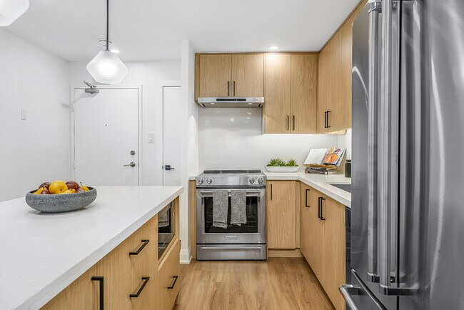 44 Charles West in Manulife Centre Apartments - 55 Bloor St W Toronto ...