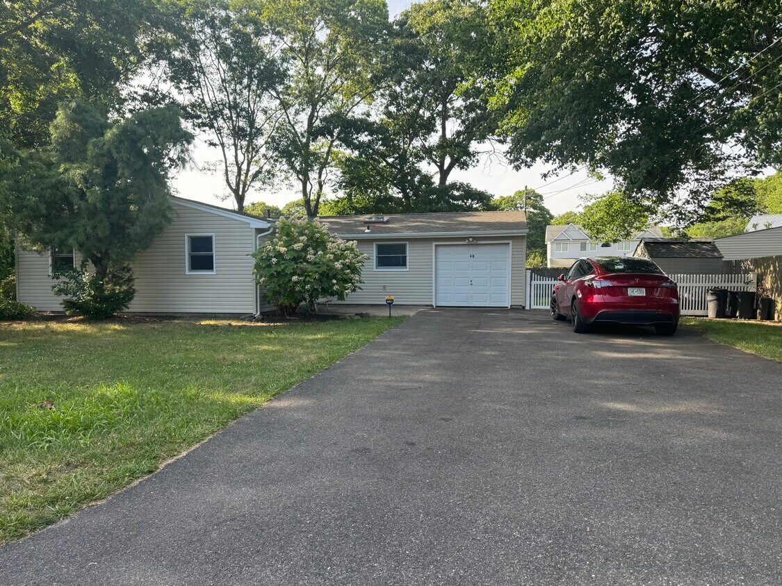 49 Arrowhead Dr, Shirley, NY 11967 - House Rental in Shirley, NY ...