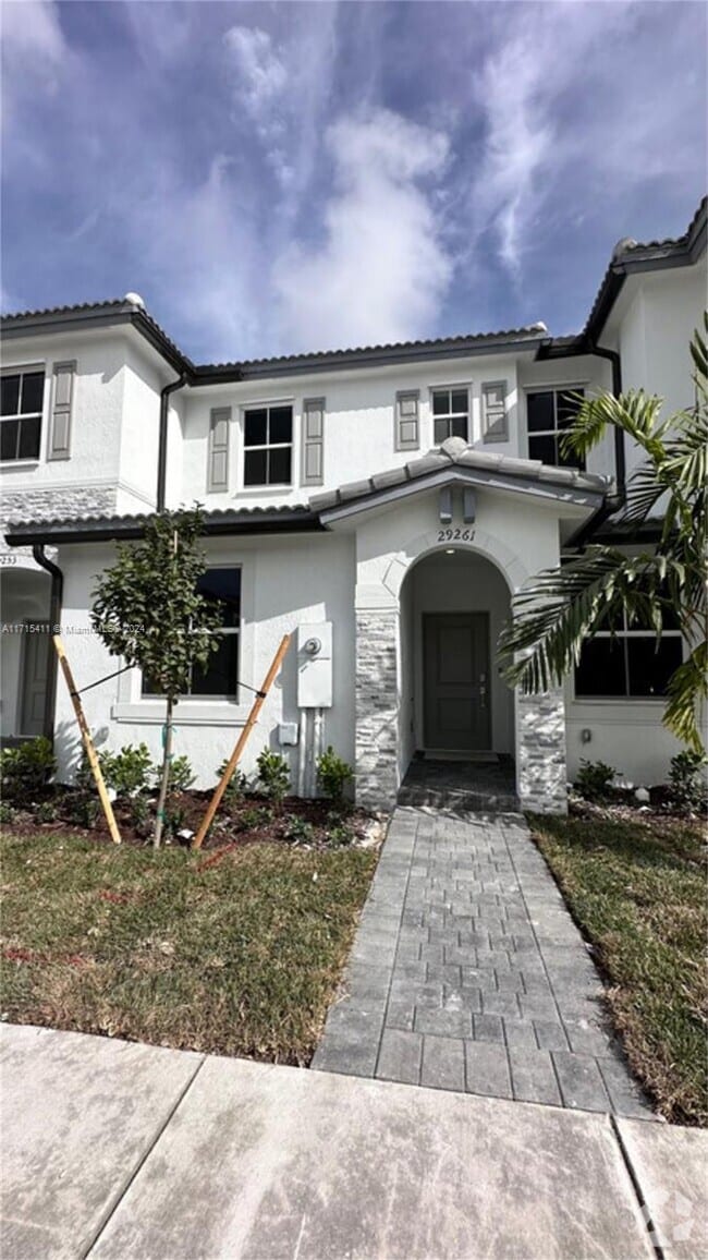 Redland Center Homestead Apartments for Rent with Parking - Homestead ...