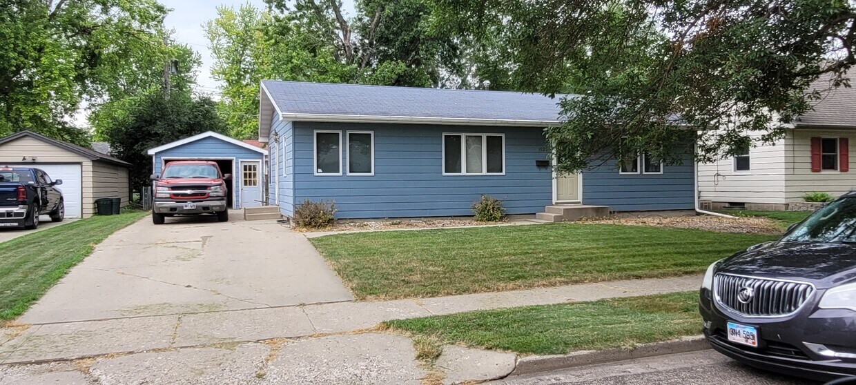 1522 Dick Dr, Aberdeen, SD 57401 - House Rental in Aberdeen, SD ...
