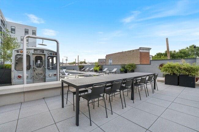 L Logan Square Apartments - Apartments at 2211 N Milwaukee Ave Chicago ...