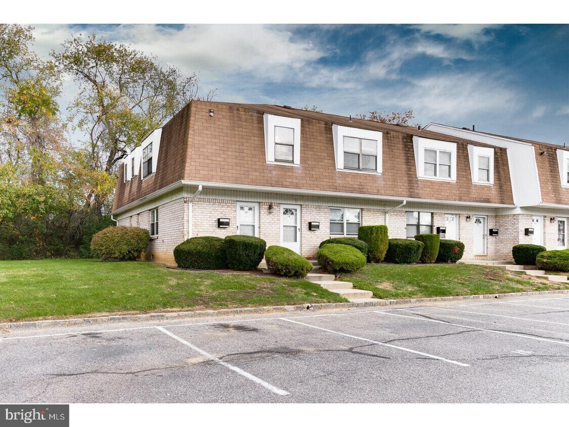 207 Silver Ct Unit 207, Hamilton Square, NJ 08690 - Condo for Rent in ...
