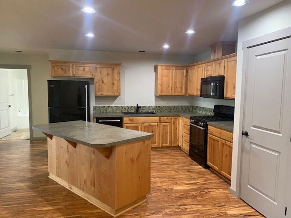 2736 SW Juniper Ave, Redmond, OR 97756 - House Rental in Redmond, OR ...