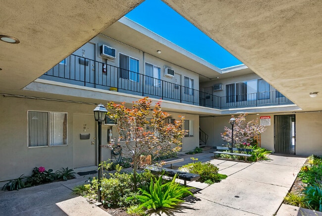 1215 N McCadden Pl, Los Angeles, CA 90038 - Apartments in Los Angeles ...