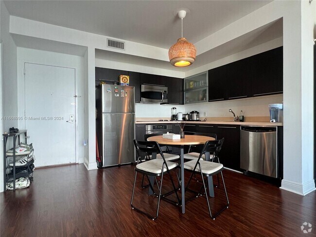 Downtown Miami Historic District Apartments for Rent with Wheelchair Access - Miami, FL ...