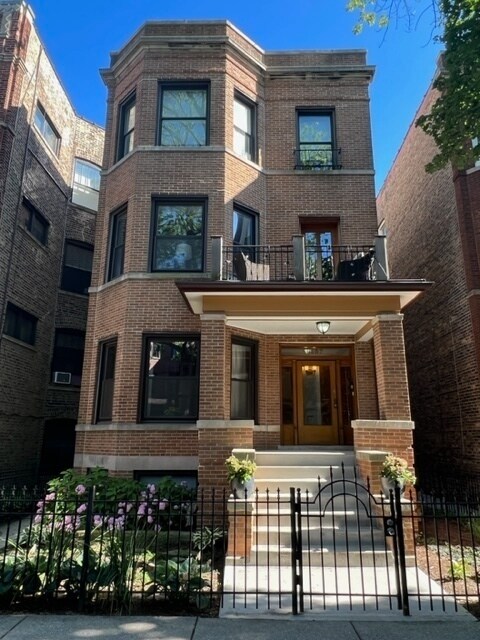 1307 W Cornelia Ave, Chicago, IL 60657 - Townhome Rentals in Chicago IL ...