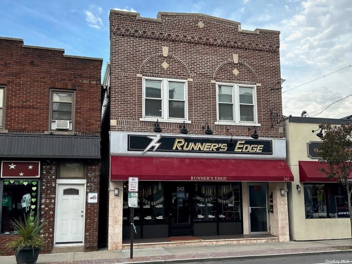 244 Main St, Farmingdale, NY 11735 - House Rental in Farmingdale, NY ...