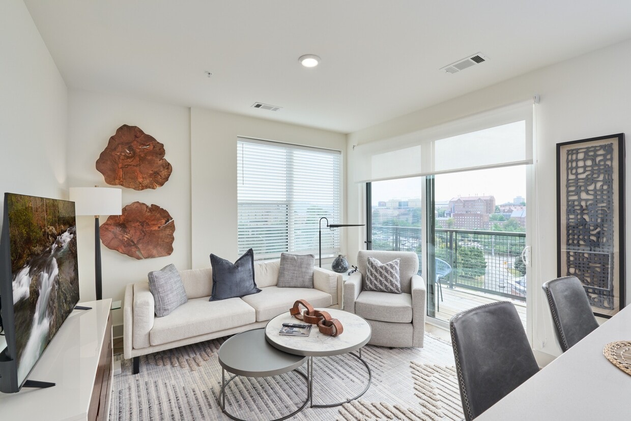 Church and Henley Apartments - 700 Henley St Sw Knoxville, TN 37902 ...