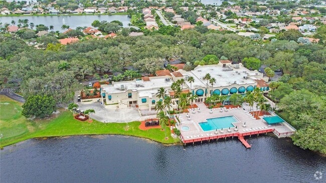 Pine Island Ridge Apartments for Rent with a Garage - Davie, FL - 1 ...