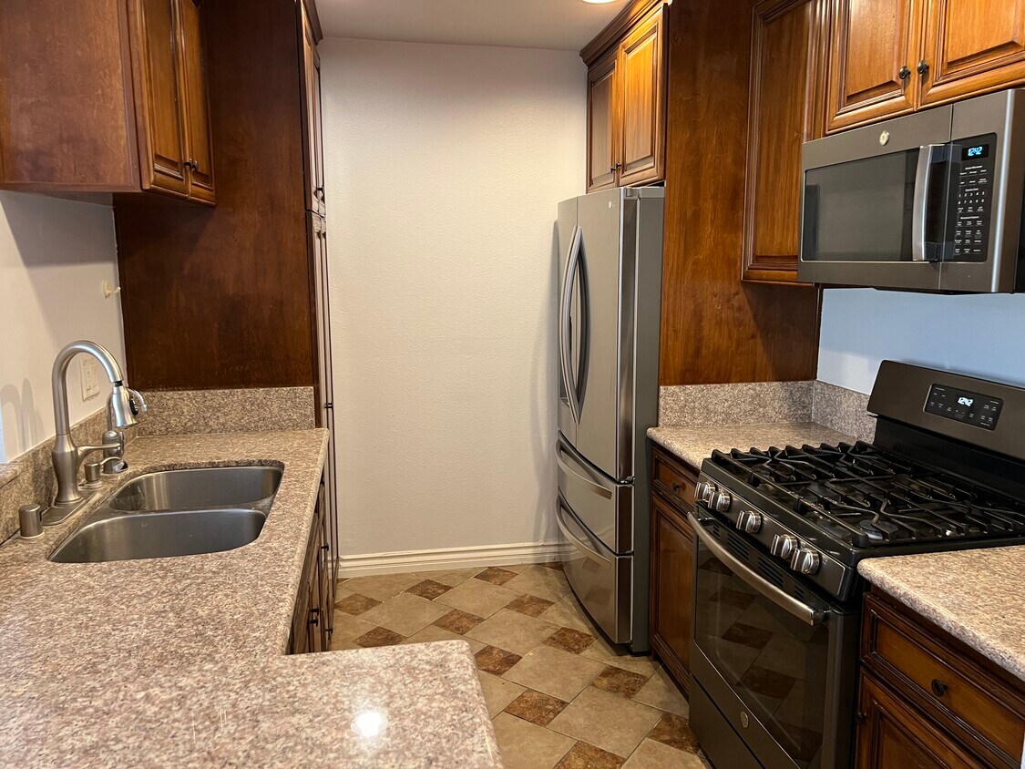 17900 Sherman Way Unit 233, Reseda, CA 91335 - Condo for Rent in Reseda ...