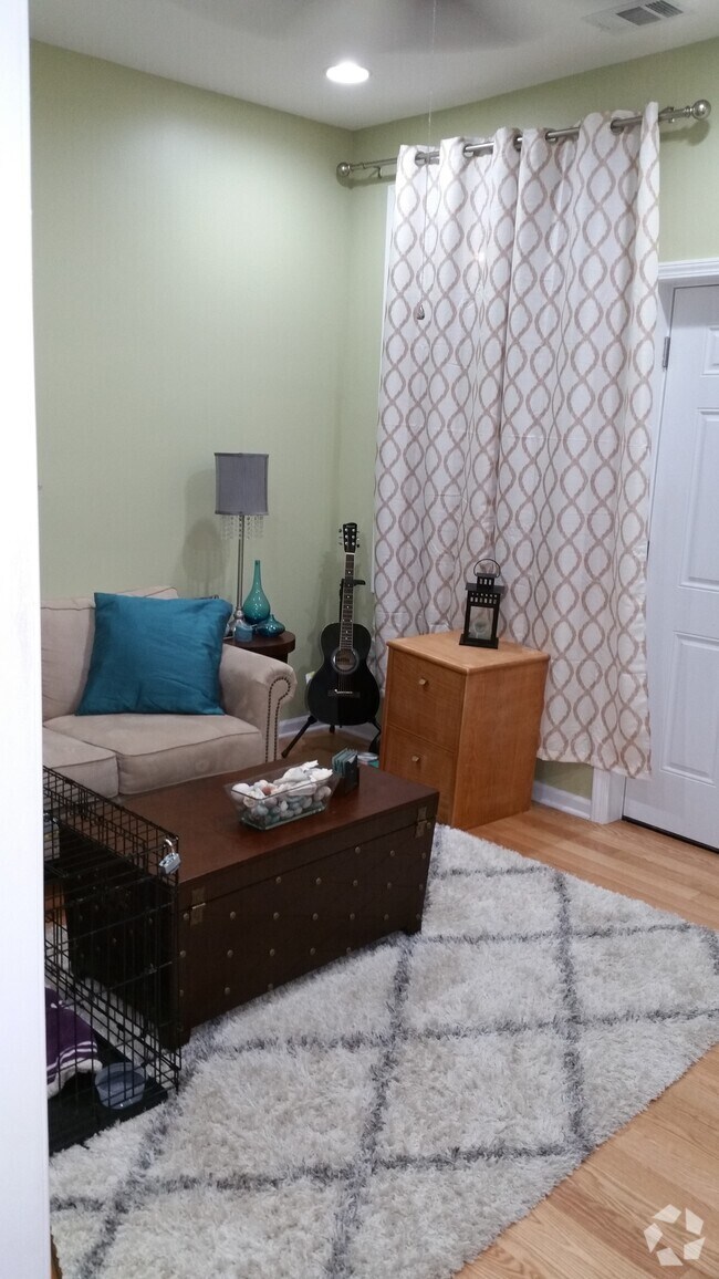 Little Village Apartments for Rent with a Balcony - Chicago, IL ...