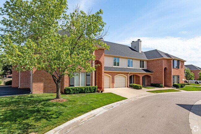 The Polo Club Senior Living Apartments for Rent - Wichita, KS - 5 ...