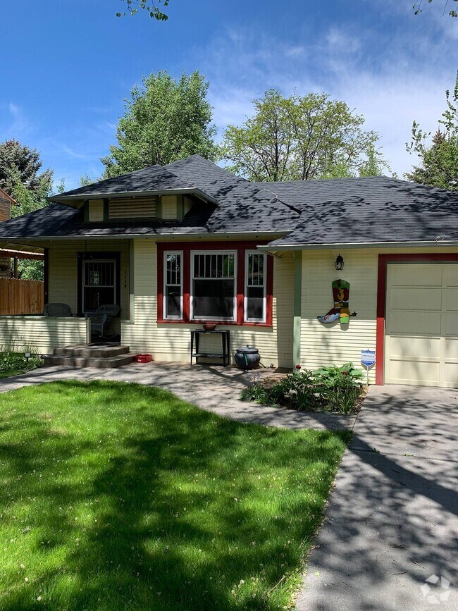 South Boise Village Apartments for Rent with a Yard - Boise, ID - 1 ...