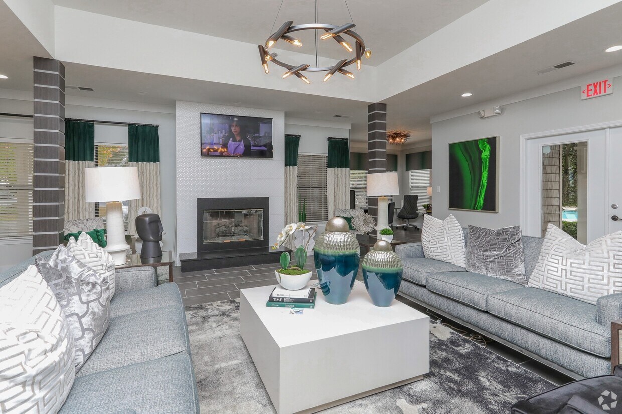 The Columns at Lake Ridge - 3900 Lake Ridge Ln Dunwoody, GA ...