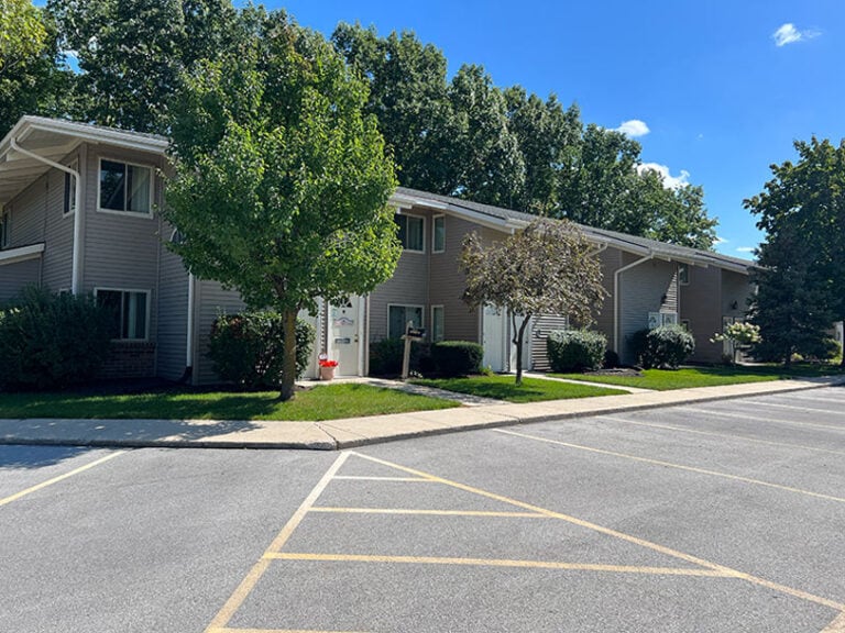 Park Avenue Apartments - 2402-2432 Park Ave West Bend, WI 53090 ...
