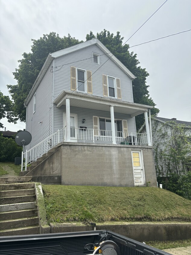 119 Lowell St, Vandergrift, PA 15690 - House Rental in Vandergrift, PA ...