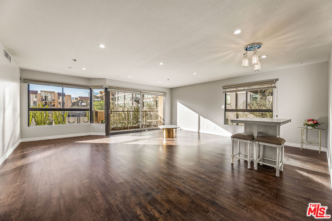 727 S Ardmore Ave Unit 106, Los Angeles, CA 90005 - Condo for Rent in ...