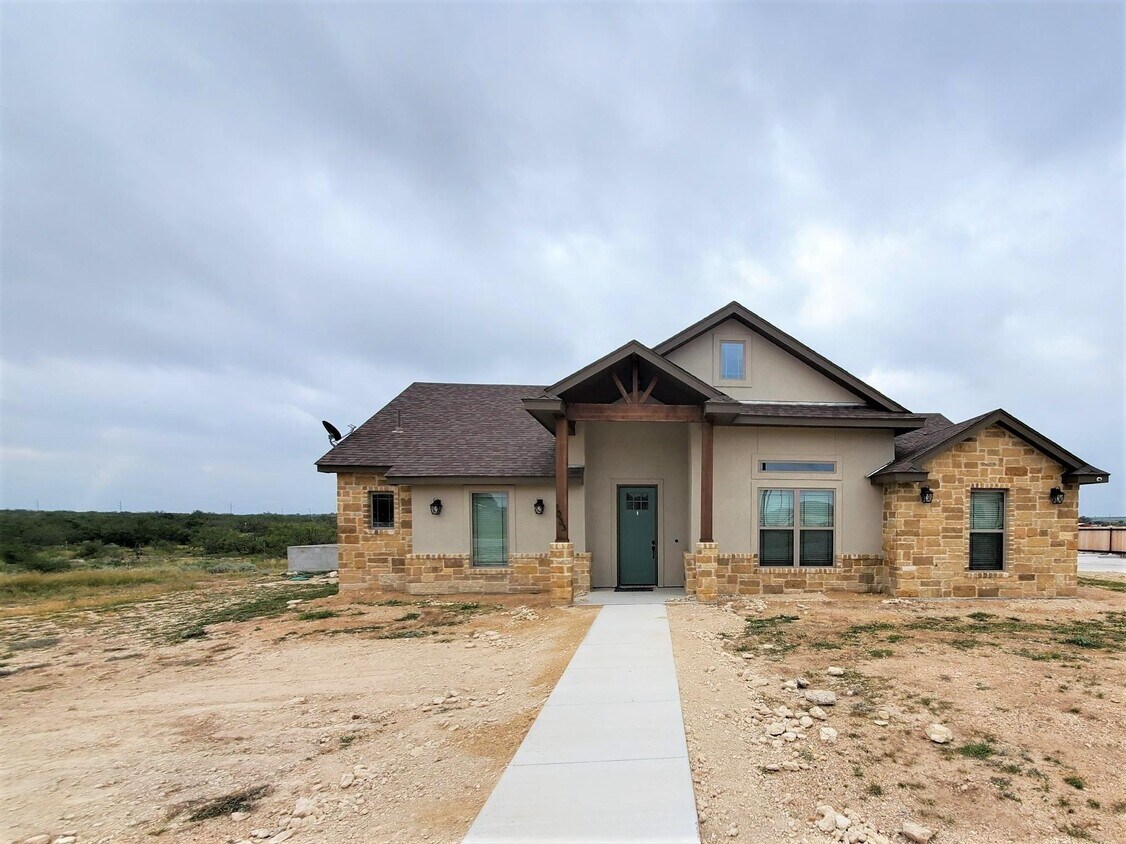 1033 Diego Loop, Del Rio, TX 78840 - House Rental in Del Rio, TX ...