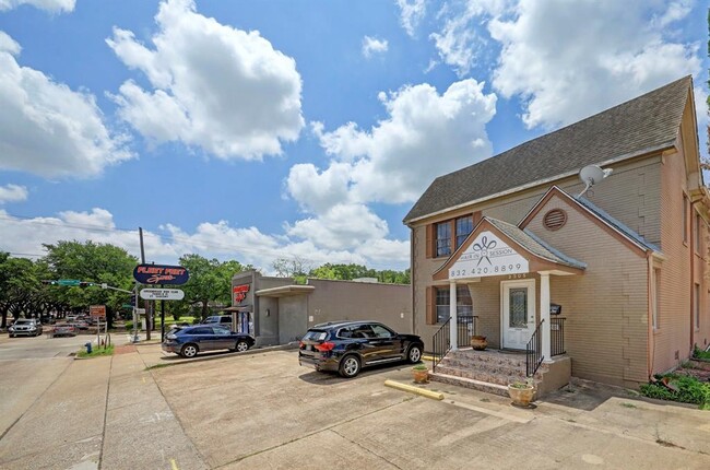 2305 Bissonnet St, Houston, TX 77005 - House Rental in Houston, TX ...