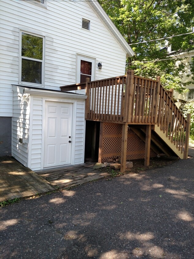 1024 Main St, Eau Claire, WI 54701 - Townhome Rentals in Eau Claire WI ...