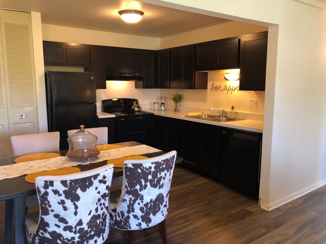 Cedar Ridge Apartments - 100 Cedar Ridge Ln Richton Park, IL ...