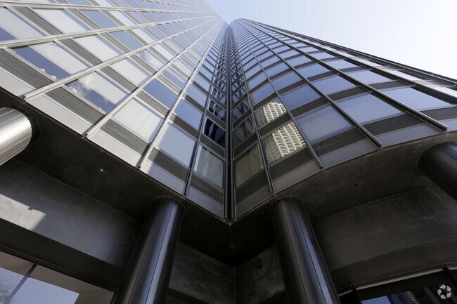 Harbor Point Tower Apartments - Chicago, IL | Apartments.com