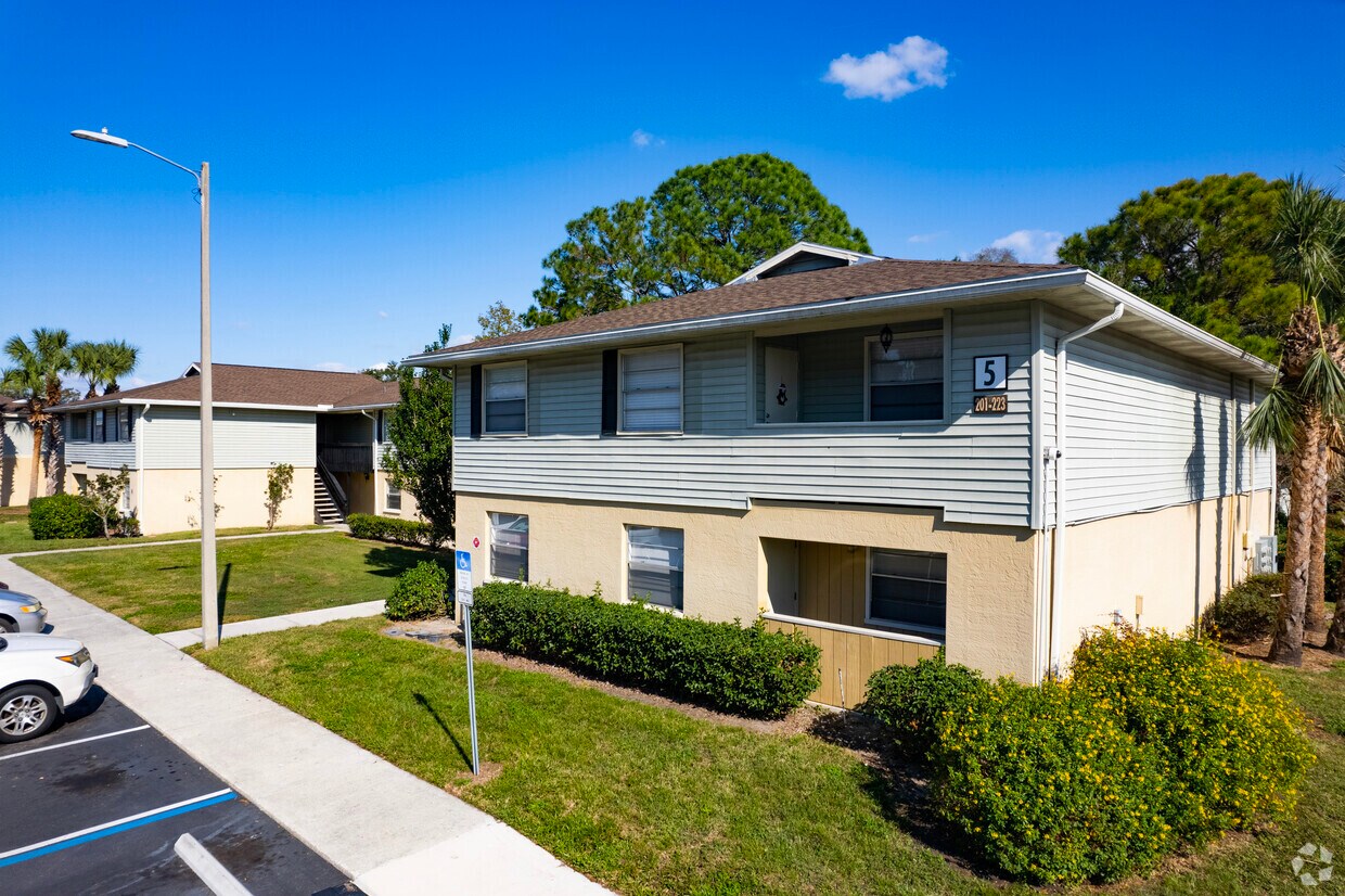 The Hamptons - 609 Golden Raintree Pl Brandon, FL | Apartments.com