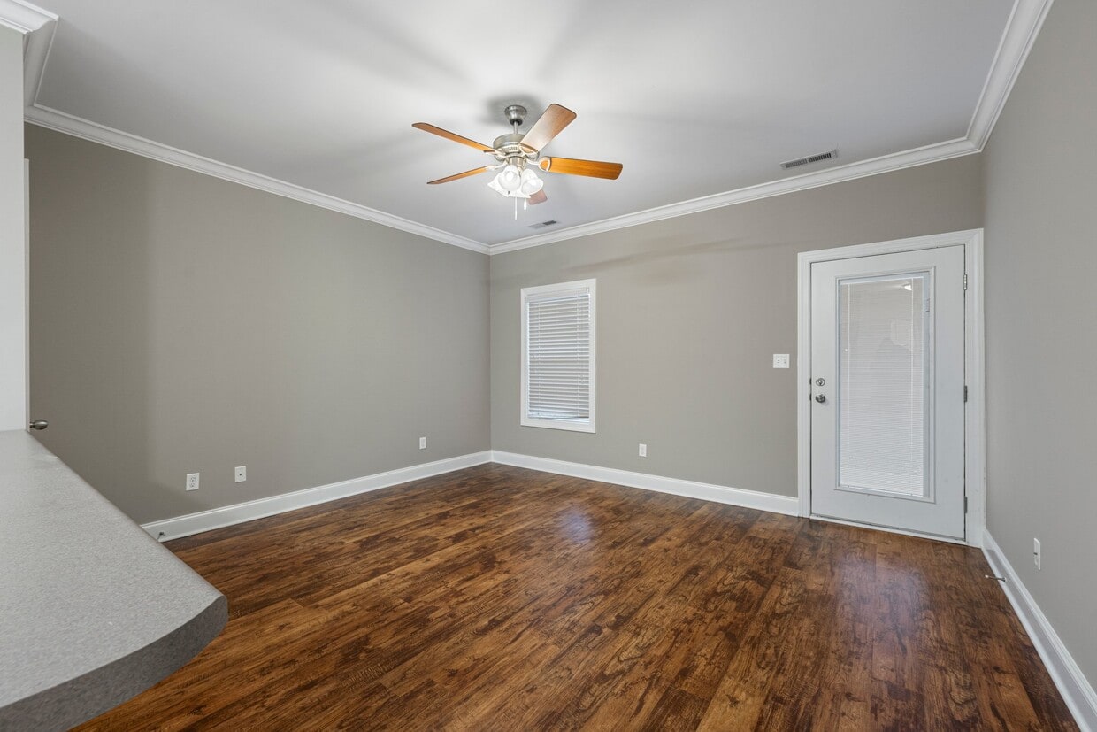 Mount Victor Olde Towne Luxury Apartments - 275 New Towne Dr Bowling ...