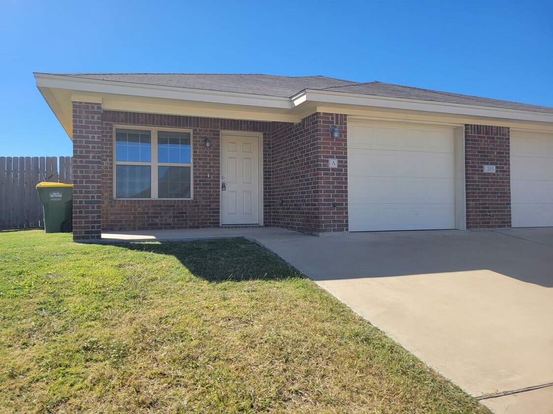 203 Coby Dr Unit B - READY, Troy, TX 76579 - Room for Rent in Troy, TX ...