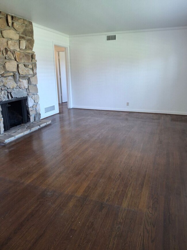 SHOWINGS: MONDAY, 10/20* WEDNESDAY, 10/22*... House | University of San ...