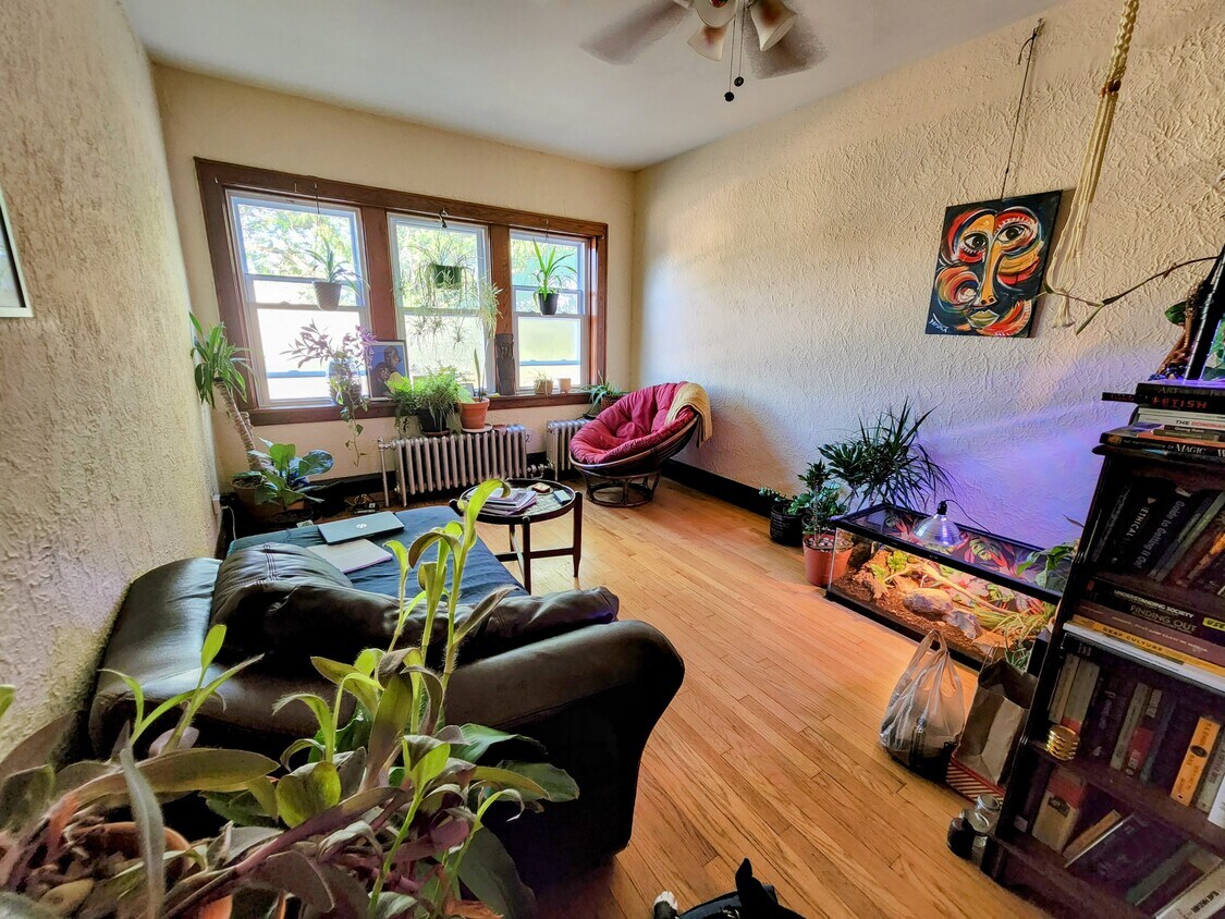 1013 E Center St Unit 4, Milwaukee, WI 53212 - Apartments in Milwaukee ...