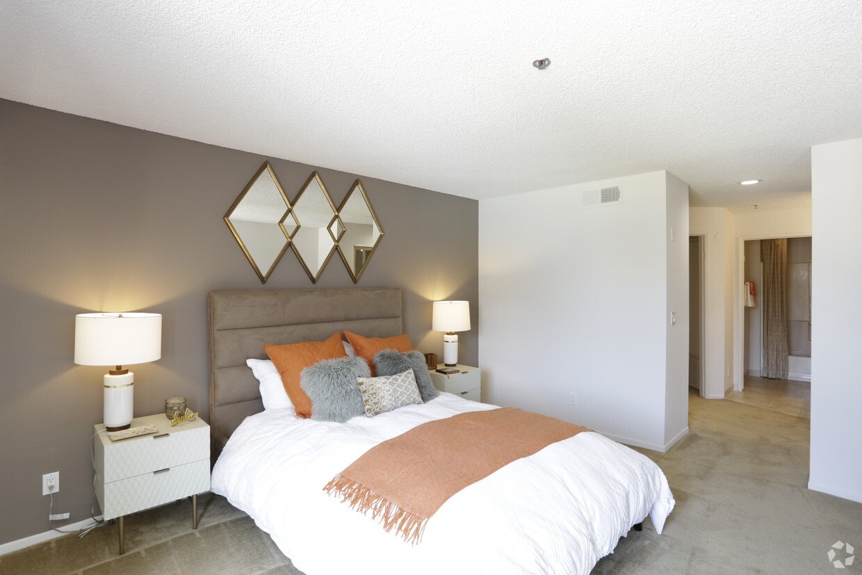 La Regencia Apartments - 7655-7689 Palmilla Dr San Diego, CA 92122 ...