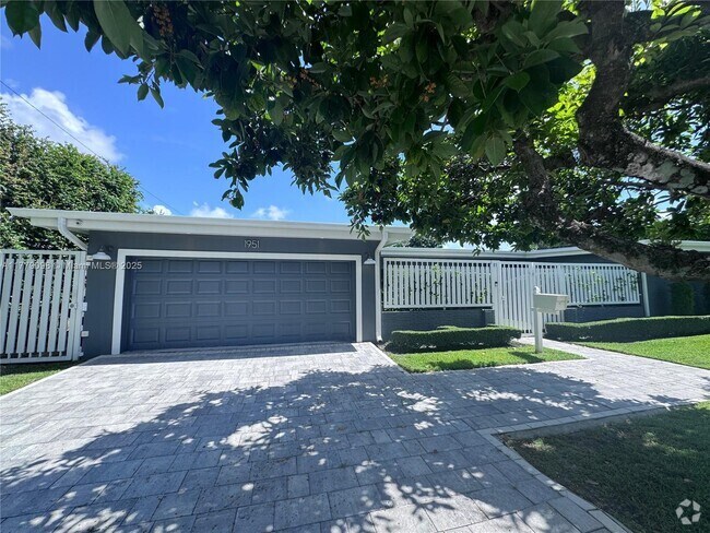 Sun Ray Homes Greynolds Park Student Apartments for Rent - North Miami ...