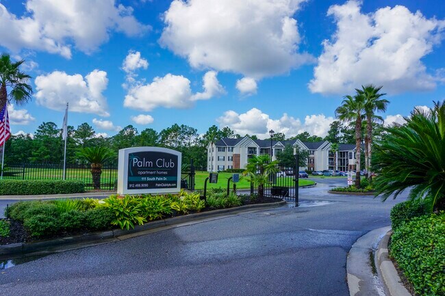 Apartments for Rent with a Walk-In Closet Near St. Simons Island Club ...