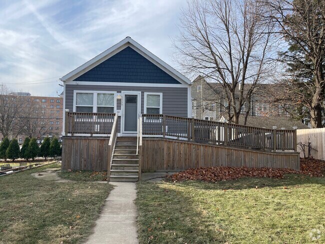 Hillside Houses for Rent with a Garage - Milwaukee, WI
