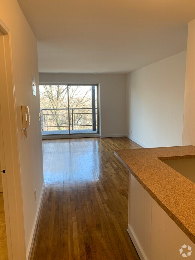 Northeast Queens Apartments for Rent with High Ceilings - Queens, NY ...