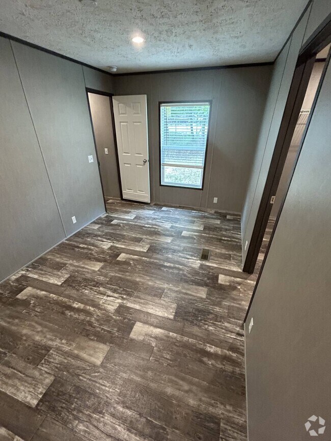 Clover Gardens Apartments for Rent with a Walk-In Closet - Columbus, GA ...