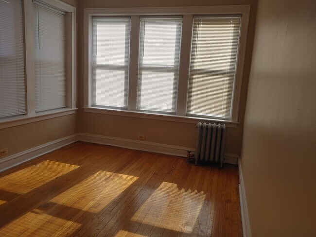 7016 S Clyde Ave, Chicago, IL 60649 - House Rental in Chicago, IL | Apartments.com
