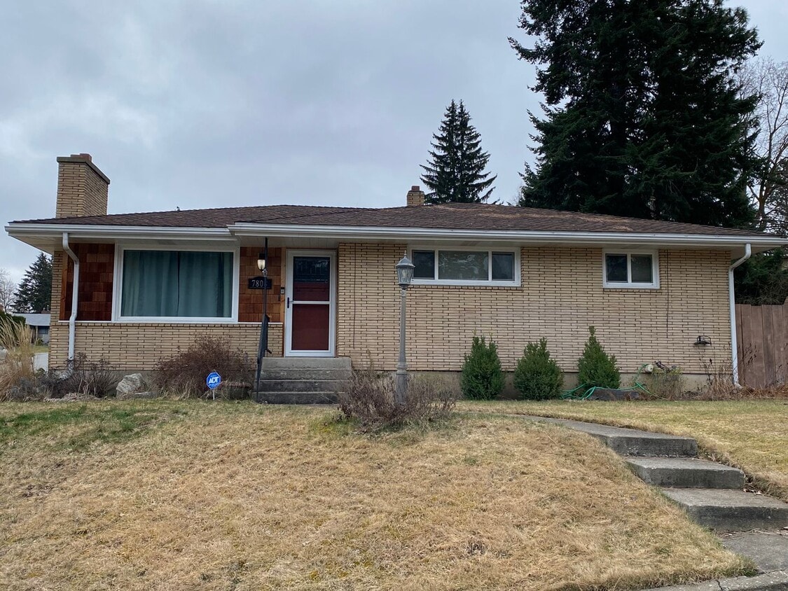 7808 N Fox Point Dr, Spokane, WA 99208 - House Rental in Spokane, WA | Apartments.com