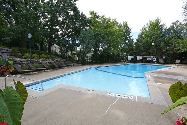 Oaks Braemar Apartments - Edina, MN | Apartments.com