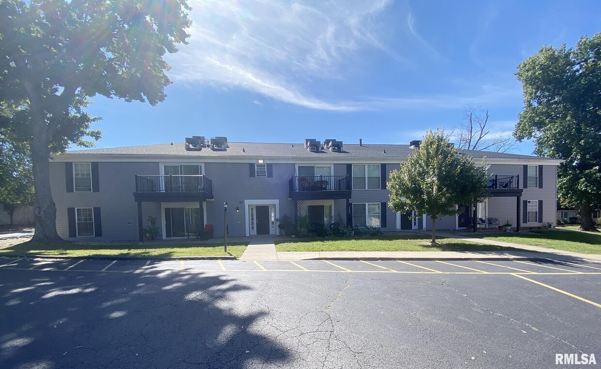 5031 N Lakeside Pl, Peoria Heights, IL 61616 - Room for Rent in Peoria ...