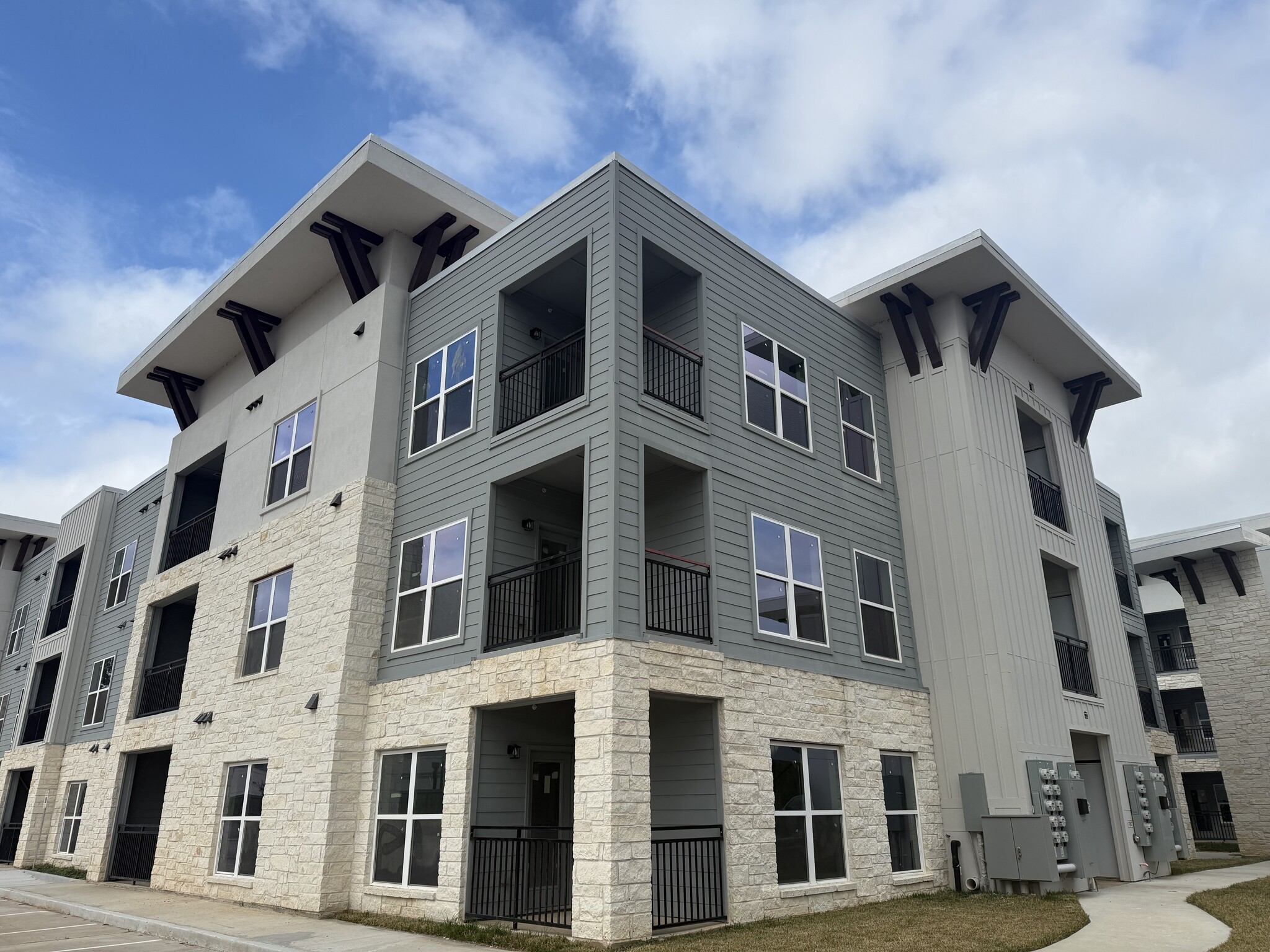 Pin Oaks Apartments - 15488 Pin Oak Dr Conroe, TX 77384 | Apartments.com
