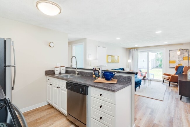 Cabot Crossing - Apartments in Lowell, MA | Apartments.com