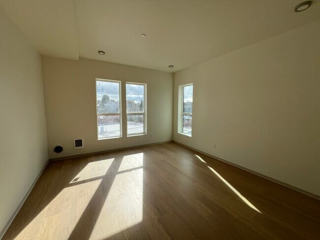 The Rocket - Apartments in Seattle, WA | Apartments.com